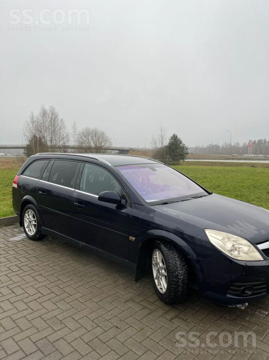 Blue Opel Vectra 2005 in Riga, with an engine capacity of 1.90 L and mileage of 346 thousand km for 1700 €, photo 4 on AUTOMOTO.COM.LV