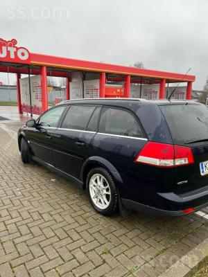 Blue Opel Vectra 2005 in Riga, with an engine capacity of 1.90 L and mileage of 346 thousand km for 1700 €, photo 5 on AUTOMOTO.COM.LV