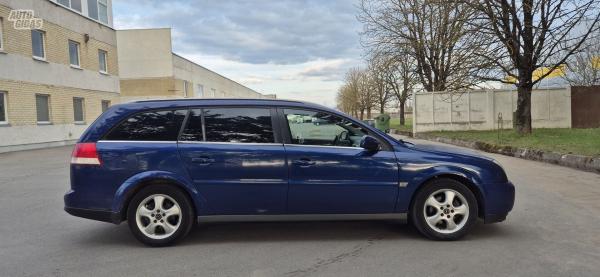 Blue Opel Vectra 2005 in Alytus, with an engine capacity of 1.90 L and mileage of 414 thousand km for 990 €, photo 2 on AUTOMOTO.COM.LV