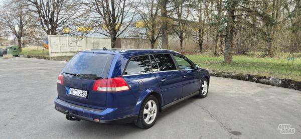 Blue Opel Vectra 2005 in Alytus, with an engine capacity of 1.90 L and mileage of 414 thousand km for 990 €, photo 3 on AUTOMOTO.COM.LV