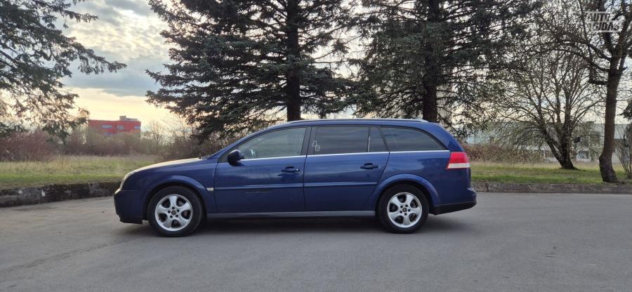 Blue Opel Vectra 2005 in Alytus, with an engine capacity of 1.90 L and mileage of 414 thousand km for 990 €, photo 7 on AUTOMOTO.COM.LV