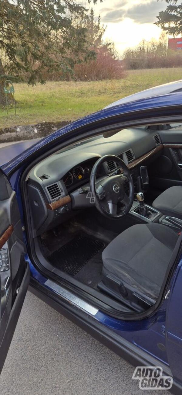 Blue Opel Vectra 2005 in Alytus, with an engine capacity of 1.90 L and mileage of 414 thousand km for 990 €, photo 9 on AUTOMOTO.COM.LV