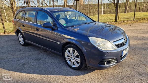 Blue Opel Vectra 2005 in Ukmerge, with an engine capacity of 1.90 L and mileage of 322 thousand km for 1150 €, photo 1 on AUTOMOTO.COM.LV