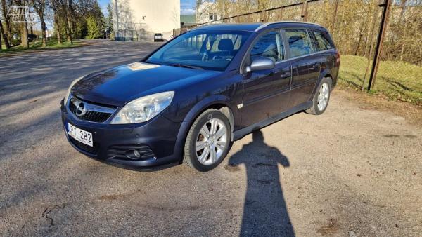 Blue Opel Vectra 2005 in Ukmerge, with an engine capacity of 1.90 L and mileage of 322 thousand km for 1150 €, photo 2 on AUTOMOTO.COM.LV