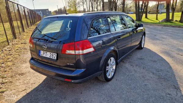 Blue Opel Vectra 2005 in Ukmerge, with an engine capacity of 1.90 L and mileage of 322 thousand km for 1150 €, photo 3 on AUTOMOTO.COM.LV
