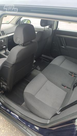 Blue Opel Vectra 2005 in Alytus, with an engine capacity of 1.90 L and mileage of 326 thousand km for 2300 €, photo 8 on AUTOMOTO.COM.LV