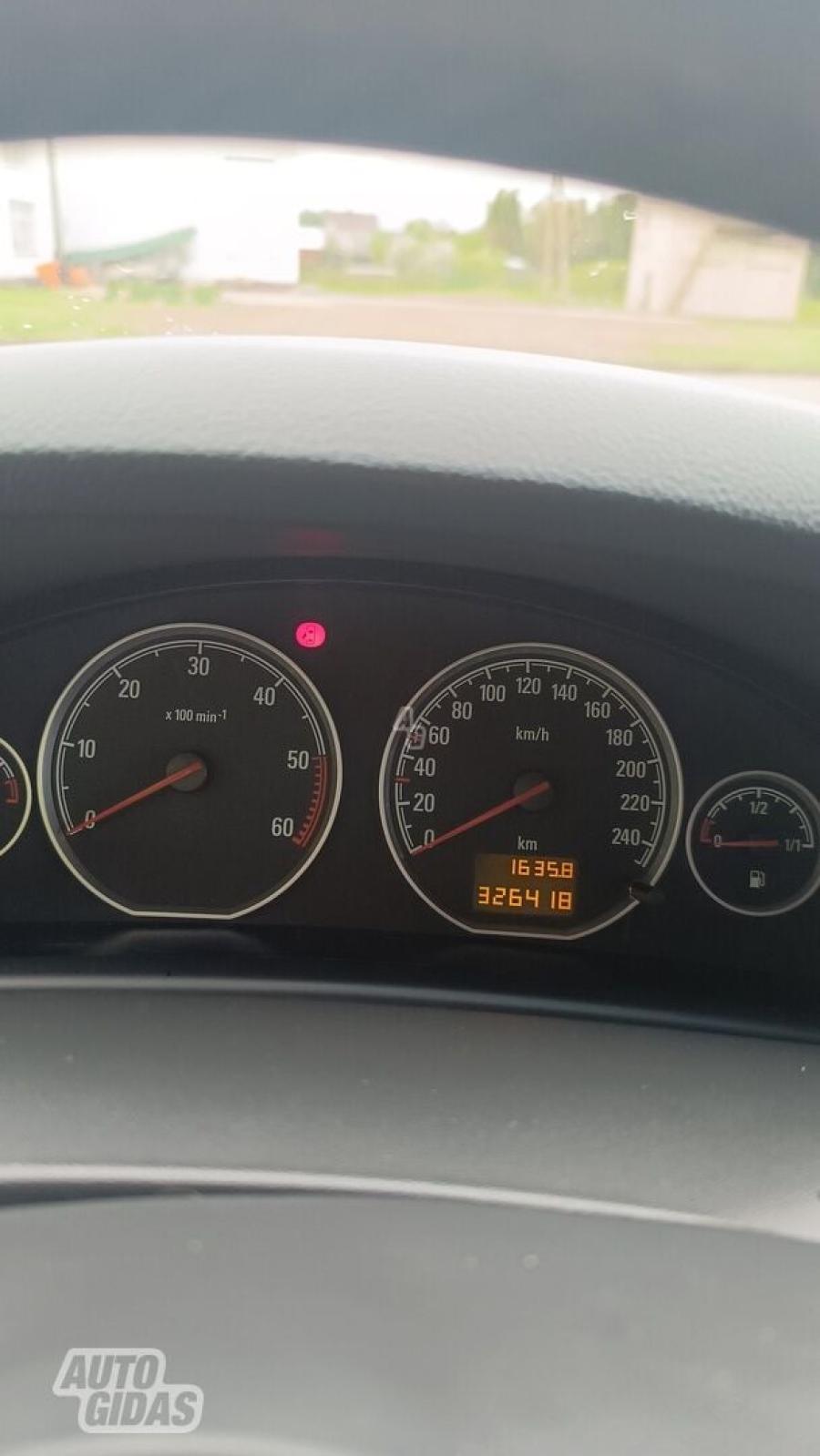 Blue Opel Vectra 2005 in Alytus, with an engine capacity of 1.90 L and mileage of 326 thousand km for 2300 €, photo 11 on AUTOMOTO.COM.LV