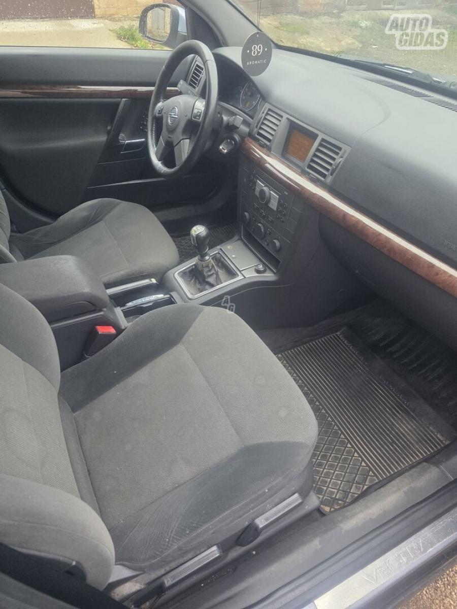 Zils Opel Vectra 2005 Šauļi, ar dzinēja tilpumu 1.90 L un nobraukumu 394 tūkst. km par 400 €, foto 6 vietnē AUTOMOTO.COM.LV