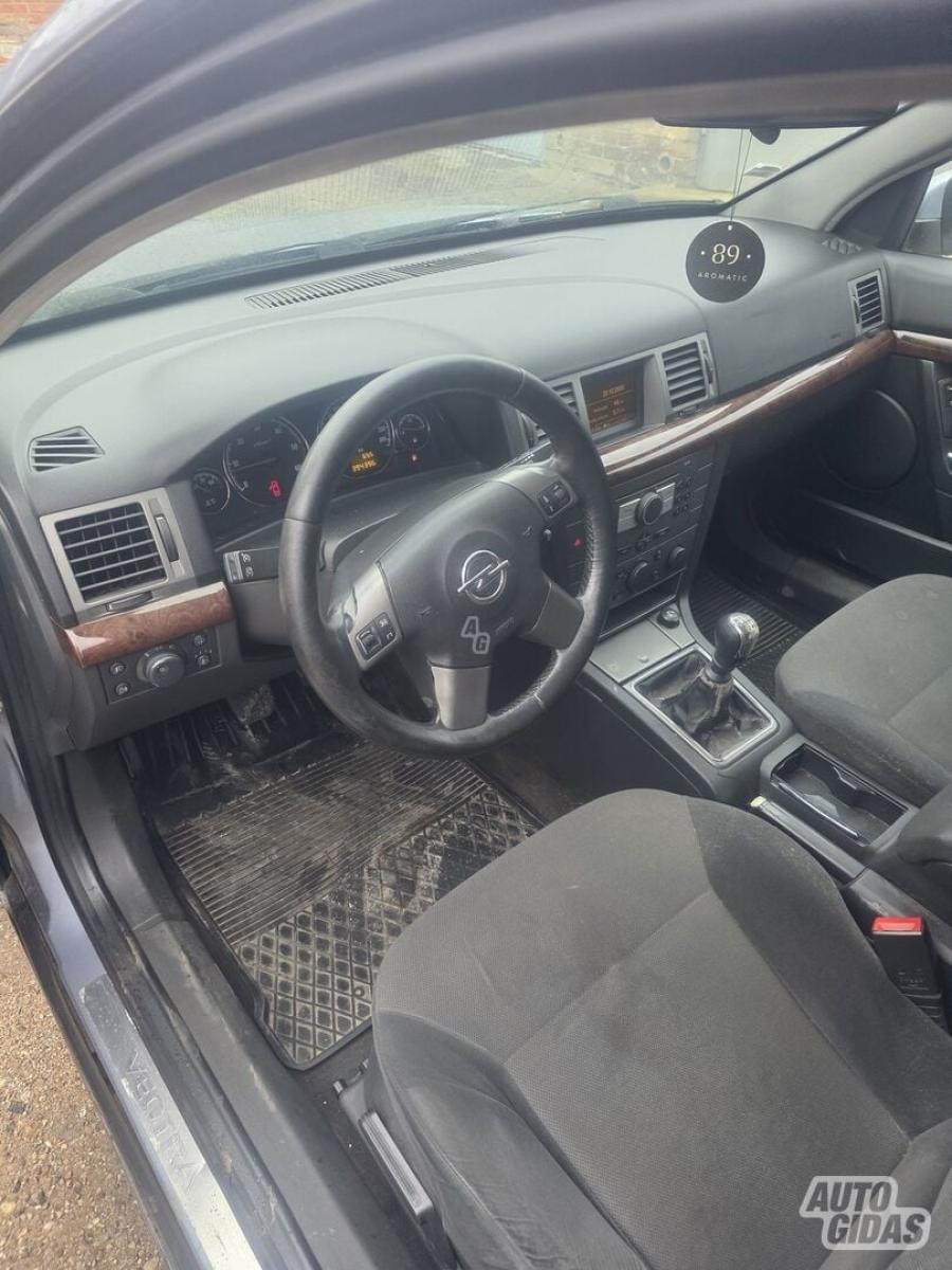 Zils Opel Vectra 2005 Šauļi, ar dzinēja tilpumu 1.90 L un nobraukumu 394 tūkst. km par 400 €, foto 7 vietnē AUTOMOTO.COM.LV