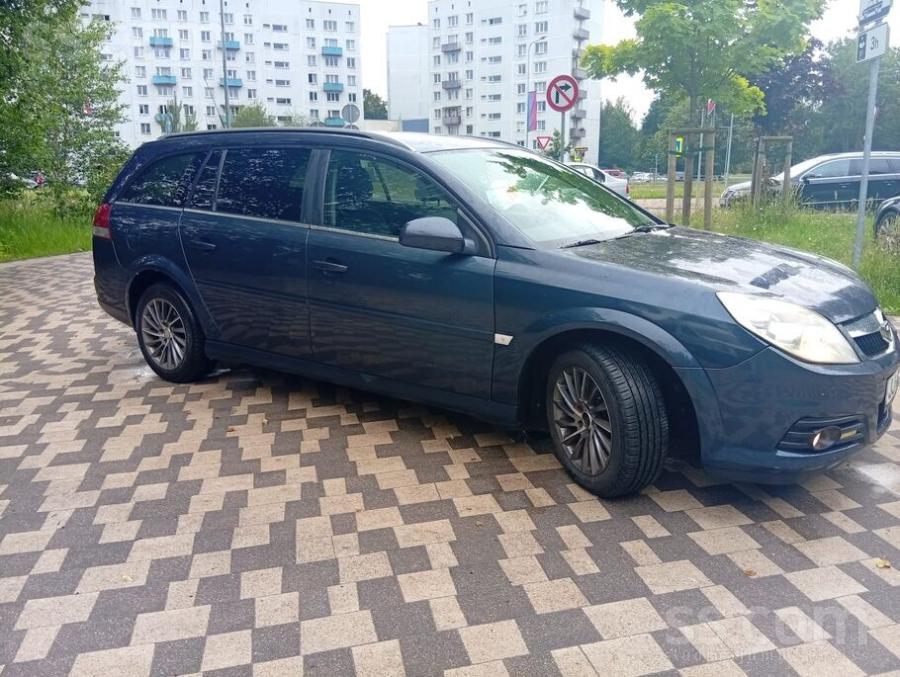 Blue Opel Vectra 2006 in Jelgava, with an engine capacity of 1.90 L and mileage of 284 thousand km for 995 €, photo 5 on AUTOMOTO.COM.LV