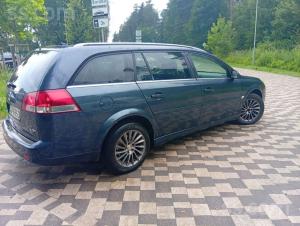 Blue Opel Vectra 2006 in Jelgava, with an engine capacity of 1.90 L and mileage of 284 thousand km for 995 €, photo 6 on AUTOMOTO.COM.LV