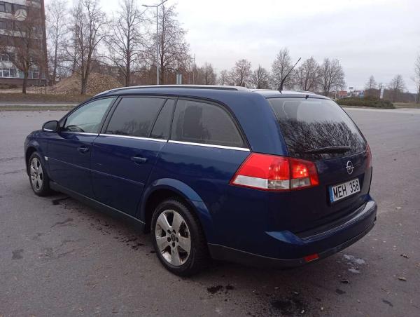 Blue Opel Vectra 2006 in Alytus, with an engine capacity of 1.91 L and mileage of 413 thousand km for 1450 €, photo 2 on AUTOMOTO.COM.LV