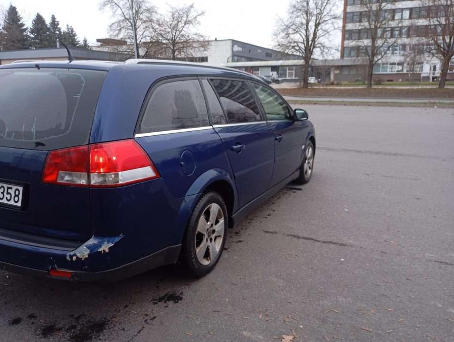 Blue Opel Vectra 2006 in Alytus, with an engine capacity of 1.91 L and mileage of 413 thousand km for 1450 €, photo 4 on AUTOMOTO.COM.LV