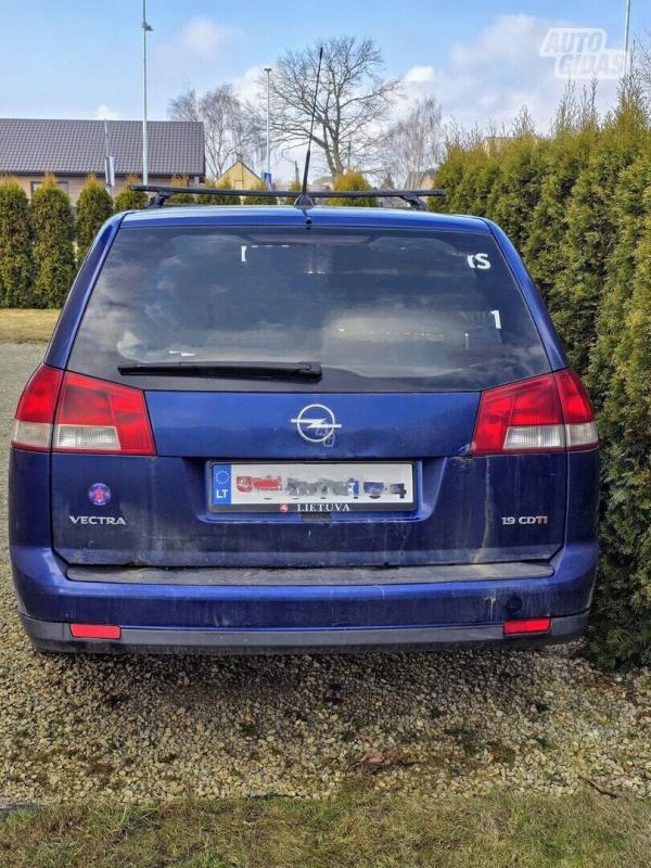 Blue Opel Vectra 2006 in Joniskis, with an engine capacity of 1.90 L and mileage of 366 thousand km for 1150 €, photo 3 on AUTOMOTO.COM.LV