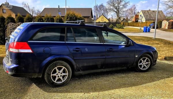 Blue Opel Vectra 2006 in Joniskis, with an engine capacity of 1.90 L and mileage of 366 thousand km for 1100 €, photo 2 on AUTOMOTO.COM.LV