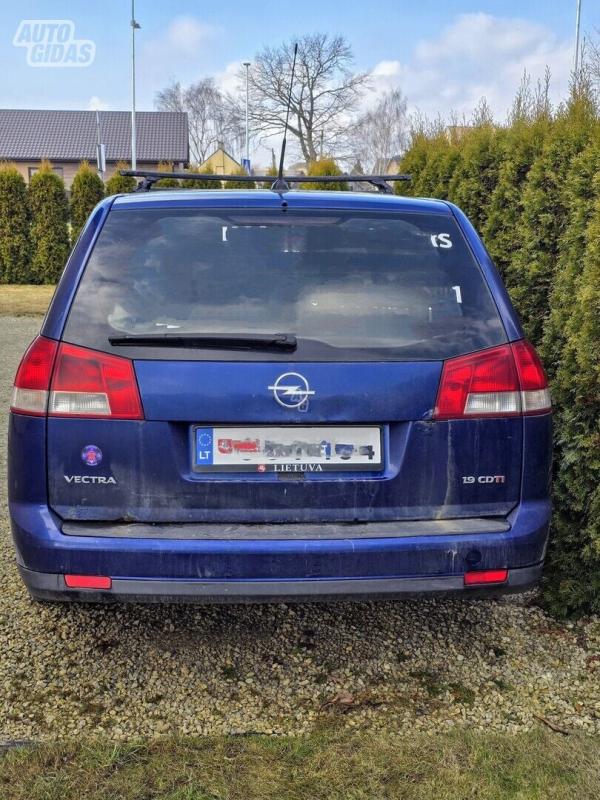 Blue Opel Vectra 2006 in Joniskis, with an engine capacity of 1.90 L and mileage of 366 thousand km for 1100 €, photo 3 on AUTOMOTO.COM.LV