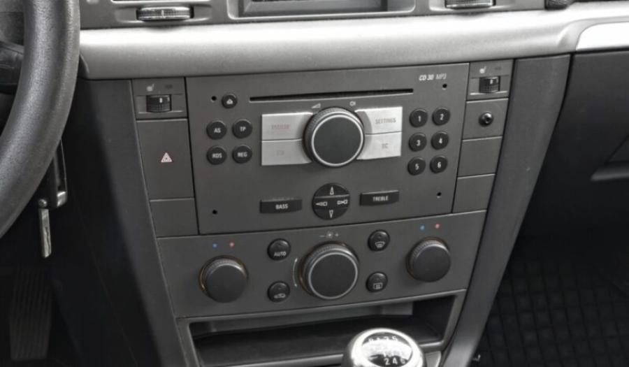 Zils Opel Vectra 2006 Rīga, ar dzinēja tilpumu 1.90 L un nobraukumu 324 tūkst. km par 1800 €, foto 10 vietnē AUTOMOTO.COM.LV