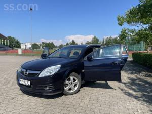 Blue Opel Vectra 2006 in Jelgava, with an engine capacity of 1.90 L and mileage of 363 thousand km for 1900 €, photo 3 on AUTOMOTO.COM.LV