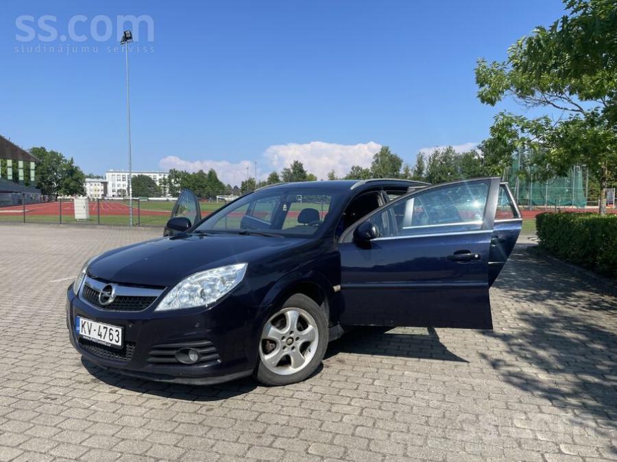 Blue Opel Vectra 2006 in Jelgava, with an engine capacity of 1.90 L and mileage of 363 thousand km for 1900 €, photo 3 on AUTOMOTO.COM.LV