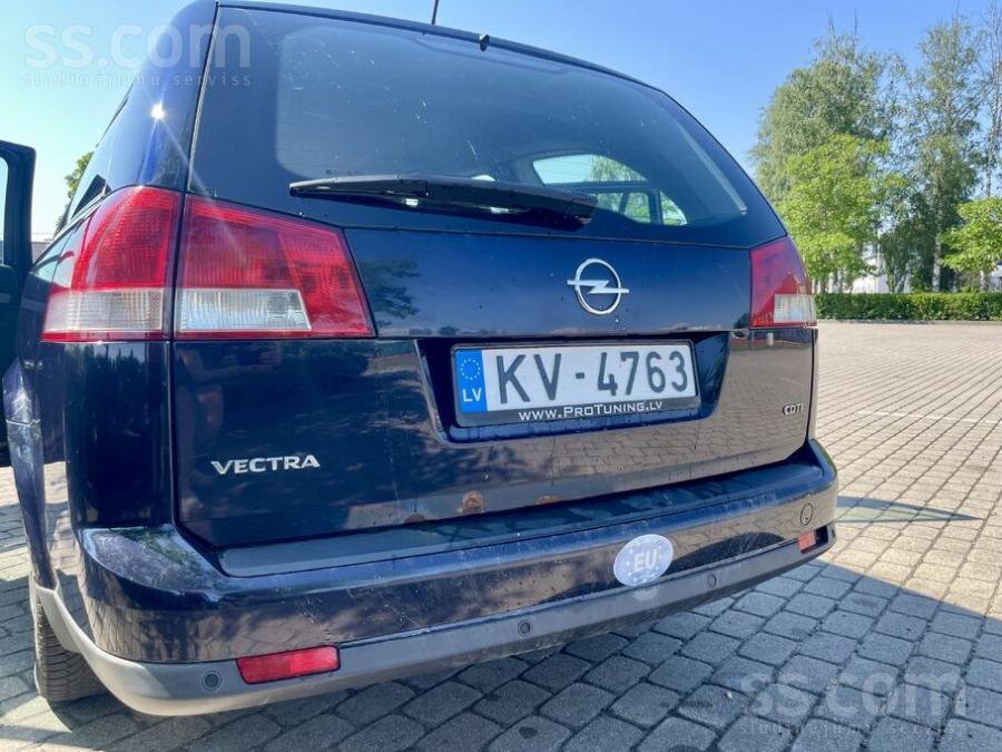 Blue Opel Vectra 2006 in Jelgava, with an engine capacity of 1.90 L and mileage of 363 thousand km for 1900 €, photo 7 on AUTOMOTO.COM.LV