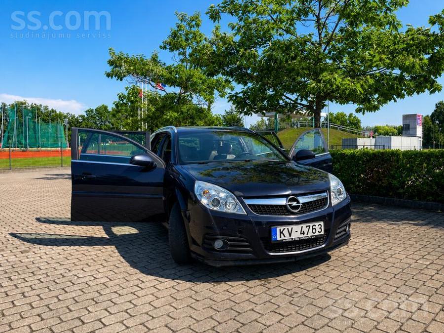 Blue Opel Vectra 2006 in Jelgava, with an engine capacity of 1.90 L and mileage of 363 thousand km for 1900 €, photo 4 on AUTOMOTO.COM.LV