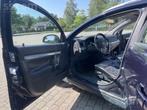 Blue Opel Vectra 2006 in Jelgava, with an engine capacity of 1.90 L and mileage of 363 thousand km for 1900 €, photo 5 on AUTOMOTO.COM.LV