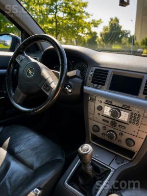 Blue Opel Vectra 2006 in Jelgava, with an engine capacity of 1.90 L and mileage of 363 thousand km for 1900 €, photo 11 on AUTOMOTO.COM.LV