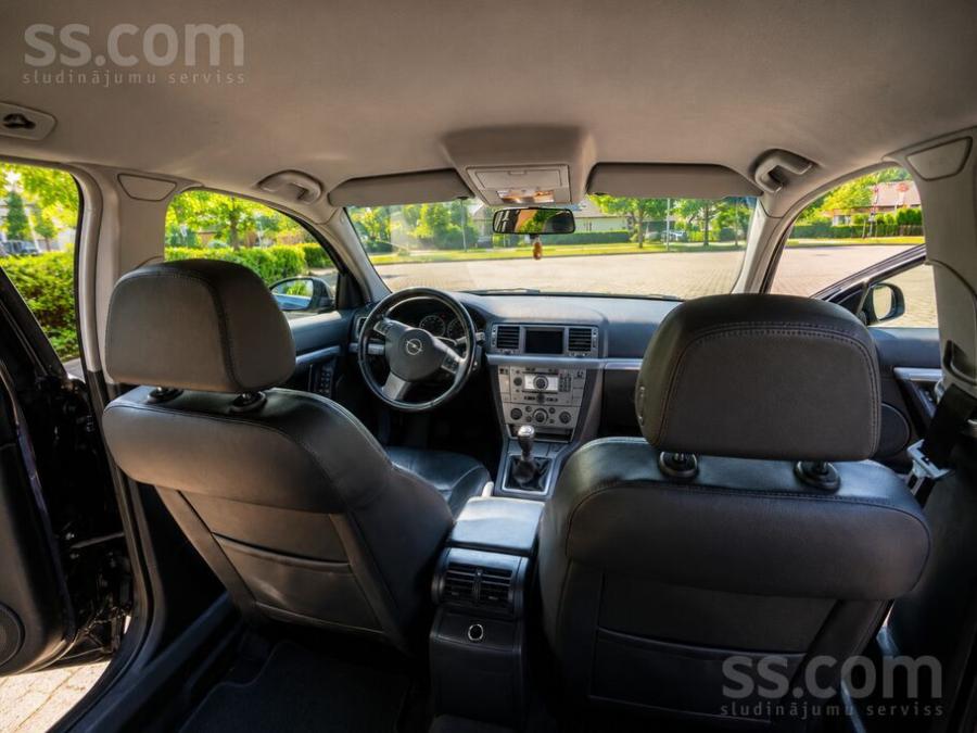 Blue Opel Vectra 2006 in Jelgava, with an engine capacity of 1.90 L and mileage of 363 thousand km for 1900 €, photo 12 on AUTOMOTO.COM.LV