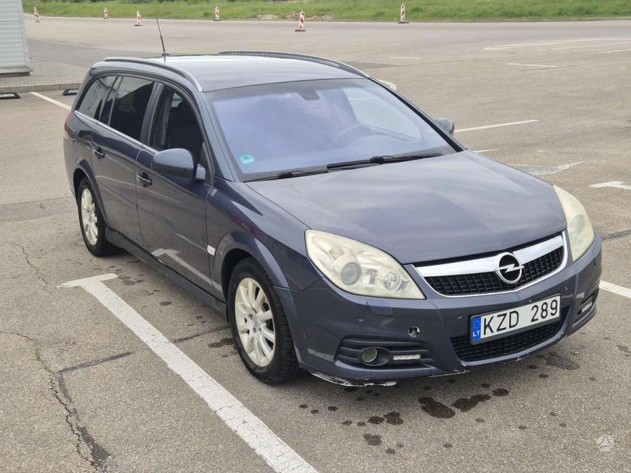 Blue Opel Vectra 2006 in Panevezys, with an engine capacity of 1.91 L and mileage of 354 thousand km for 650 €, photo 3 on AUTOMOTO.COM.LV