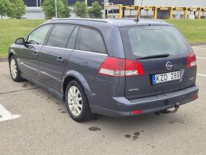 Blue Opel Vectra 2006 in Panevezys, with an engine capacity of 1.91 L and mileage of 354 thousand km for 650 €, photo 4 on AUTOMOTO.COM.LV
