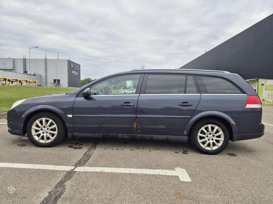 Blue Opel Vectra 2006 in Panevezys, with an engine capacity of 1.91 L and mileage of 354 thousand km for 650 €, photo 7 on AUTOMOTO.COM.LV