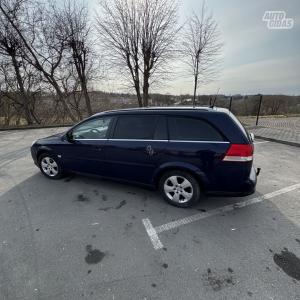 Blue Opel Vectra 2007 in Siauliai, with an engine capacity of 2.20 L and mileage of 175 thousand km for 1400 €, photo 5 on AUTOMOTO.COM.LV