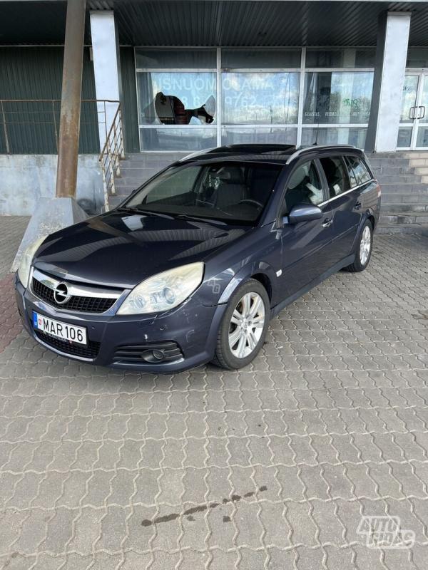 Blue Opel Vectra 2007 in Kaunas, with an engine capacity of 1.90 L and mileage of 264 thousand km for 800 €, photo 1 on AUTOMOTO.COM.LV