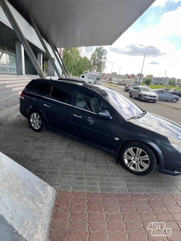Blue Opel Vectra 2007 in Kaunas, with an engine capacity of 1.90 L and mileage of 264 thousand km for 800 €, photo 3 on AUTOMOTO.COM.LV