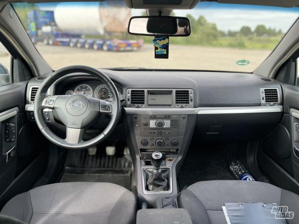 Blue Opel Vectra 2007 in Vilnius, with an engine capacity of 1.90 L and mileage of 344 thousand km for 1150 €, photo 5 on AUTOMOTO.COM.LV