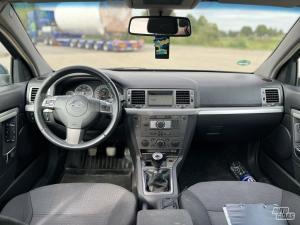 Blue Opel Vectra 2007 in Vilnius, with an engine capacity of 1.90 L and mileage of 344 thousand km for 1150 €, photo 6 on AUTOMOTO.COM.LV