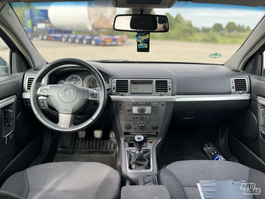 Blue Opel Vectra 2007 in Vilnius, with an engine capacity of 1.90 L and mileage of 344 thousand km for 1150 €, photo 6 on AUTOMOTO.COM.LV