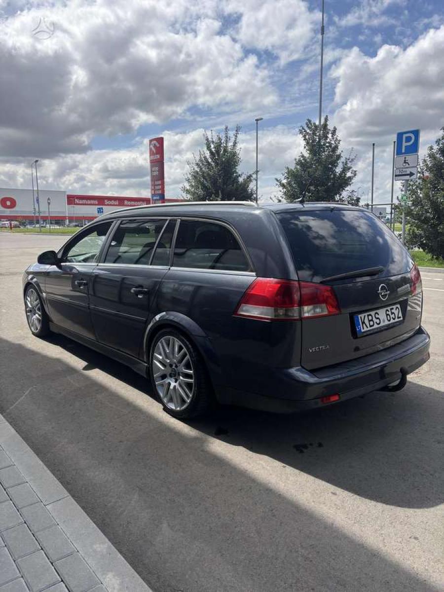 Blue Opel Vectra 2007 in Panevezys, with an engine capacity of 1.91 L and mileage of 339 thousand km for 1450 €, photo 7 on AUTOMOTO.COM.LV