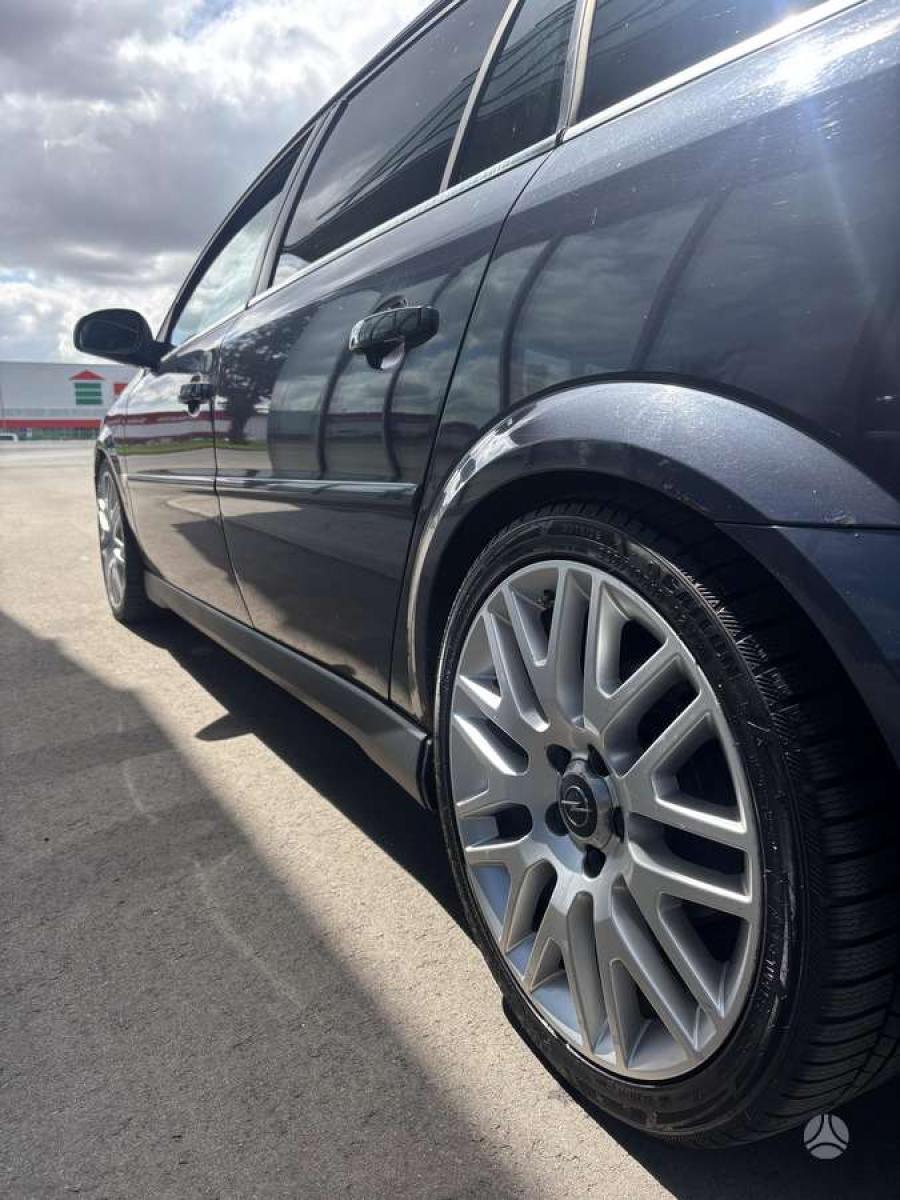 Blue Opel Vectra 2007 in Panevezys, with an engine capacity of 1.91 L and mileage of 339 thousand km for 1450 €, photo 9 on AUTOMOTO.COM.LV