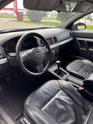 Blue Opel Vectra 2007 in Panevezys, with an engine capacity of 1.91 L and mileage of 339 thousand km for 1450 €, photo 10 on AUTOMOTO.COM.LV