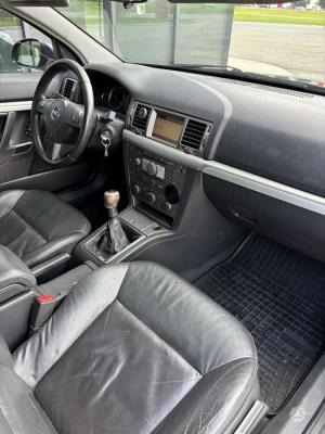 Blue Opel Vectra 2007 in Panevezys, with an engine capacity of 1.91 L and mileage of 339 thousand km for 1450 €, photo 11 on AUTOMOTO.COM.LV