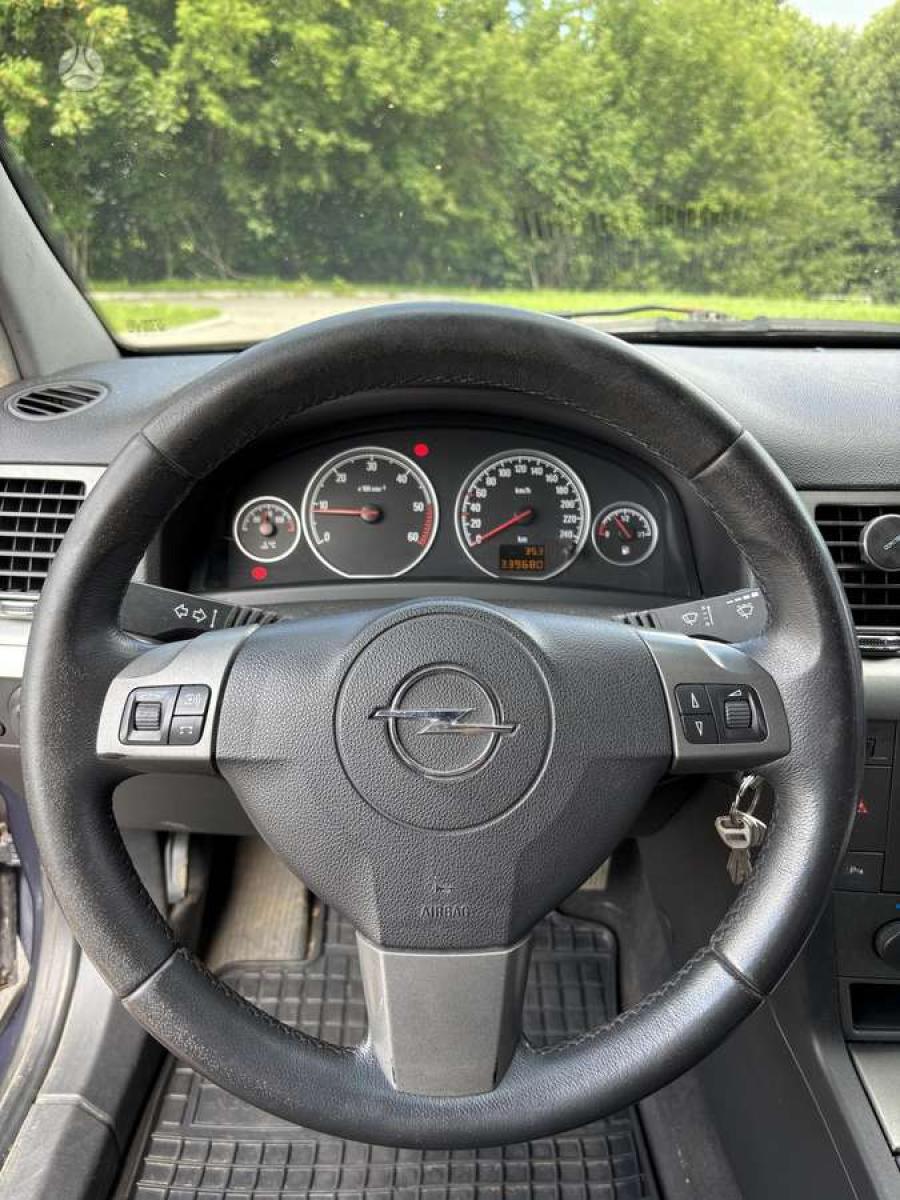 Blue Opel Vectra 2007 in Panevezys, with an engine capacity of 1.91 L and mileage of 339 thousand km for 1450 €, photo 17 on AUTOMOTO.COM.LV