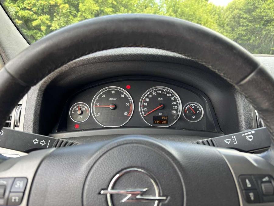 Blue Opel Vectra 2007 in Panevezys, with an engine capacity of 1.91 L and mileage of 339 thousand km for 1450 €, photo 18 on AUTOMOTO.COM.LV