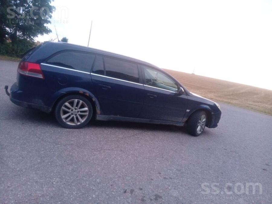 Blue Opel Vectra 2007 in Cesis, with an engine capacity of 1.90 L and mileage of 443 thousand km for 525 €, photo 4 on AUTOMOTO.COM.LV