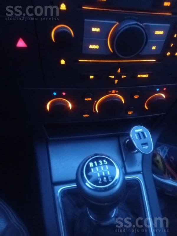 Blue Opel Vectra 2007 in Cesis, with an engine capacity of 1.90 L and mileage of 443 thousand km for 525 €, photo 6 on AUTOMOTO.COM.LV