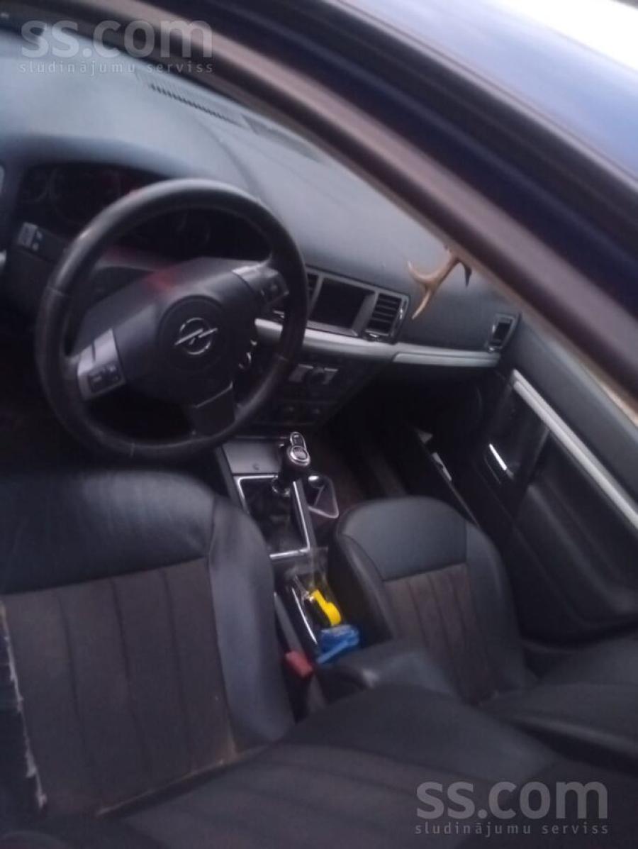 Blue Opel Vectra 2007 in Cesis, with an engine capacity of 1.90 L and mileage of 443 thousand km for 525 €, photo 9 on AUTOMOTO.COM.LV