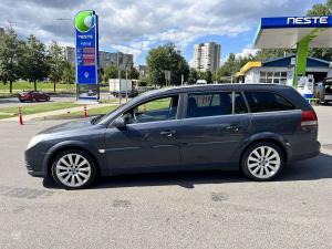 Blue Opel Vectra 2007 in Vilnius, with an engine capacity of 1.91 L and mileage of 344 thousand km for 1250 €, photo 5 on AUTOMOTO.COM.LV