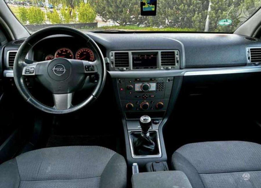 Blue Opel Vectra 2007 in Vilnius, with an engine capacity of 1.91 L and mileage of 344 thousand km for 1250 €, photo 7 on AUTOMOTO.COM.LV