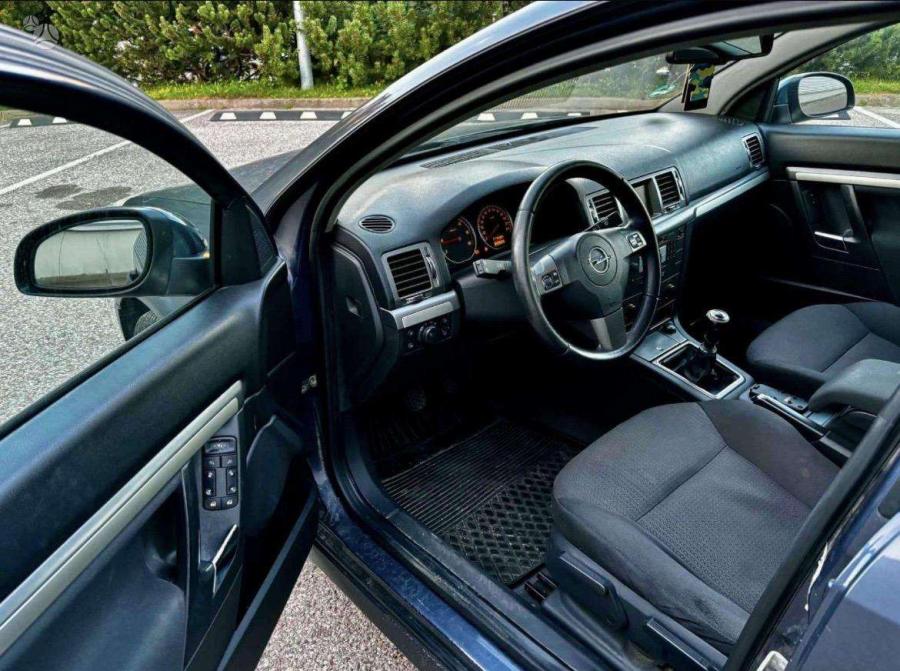 Blue Opel Vectra 2007 in Vilnius, with an engine capacity of 1.91 L and mileage of 344 thousand km for 1250 €, photo 8 on AUTOMOTO.COM.LV