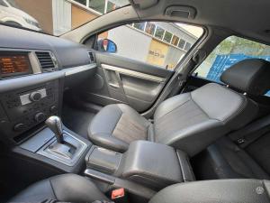 Blue Opel Vectra 2007 in Vilnius, with an engine capacity of 1.91 L and mileage of 365 thousand km for 1800 €, photo 3 on AUTOMOTO.COM.LV